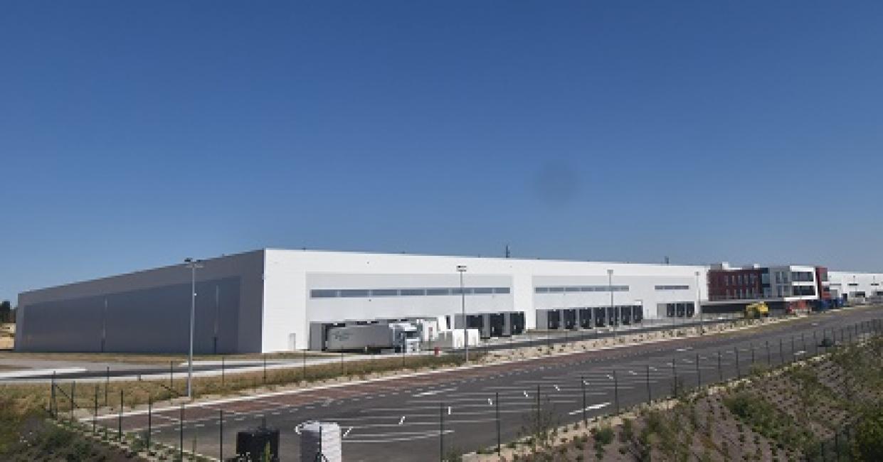 Lacoste agrandit son entrepôt troyen - NEWS - Sport Guide – Le business ...